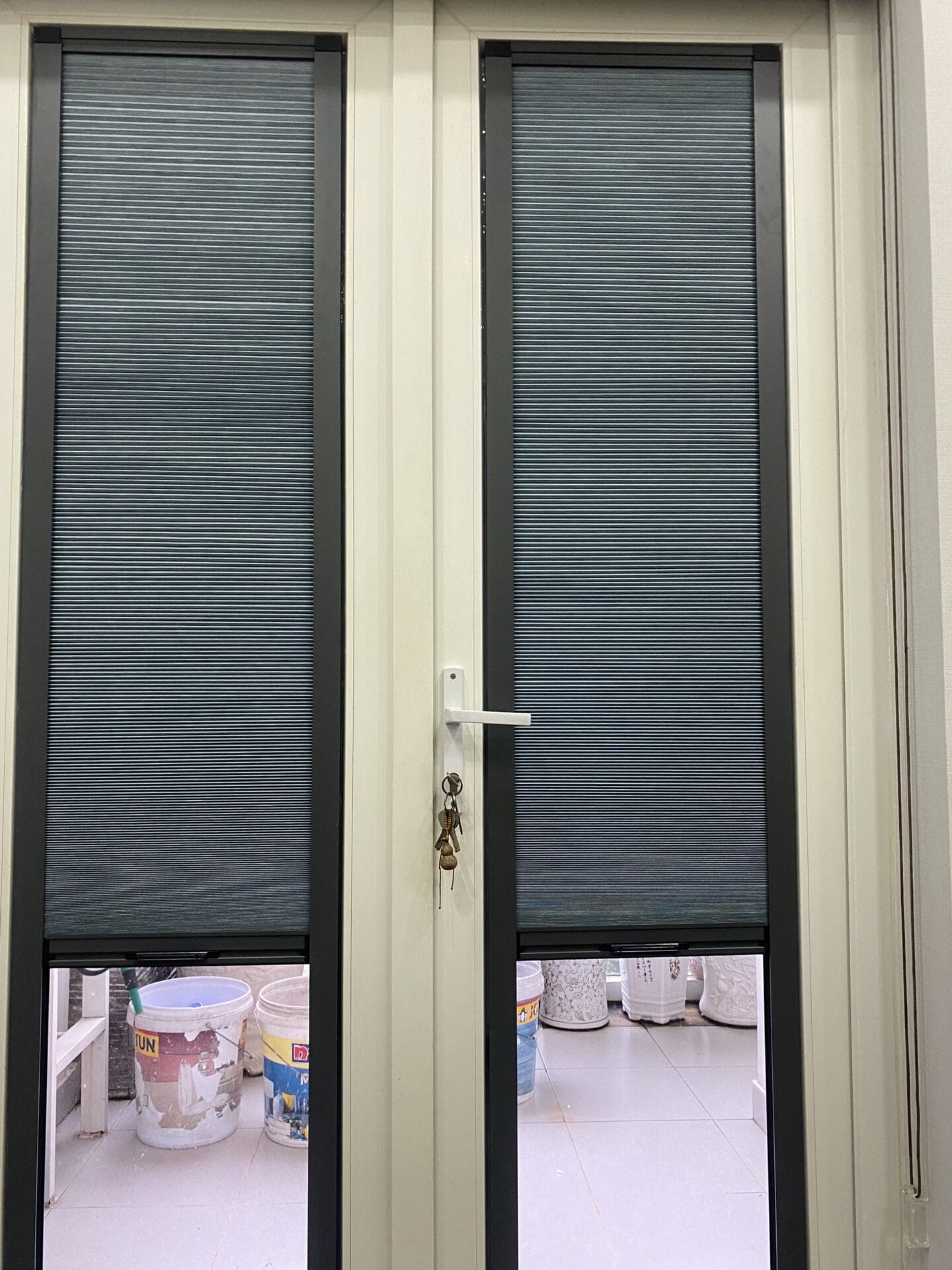 Rèm lắp trên kính hệ kéo dọc - Vách ngăn lạnh